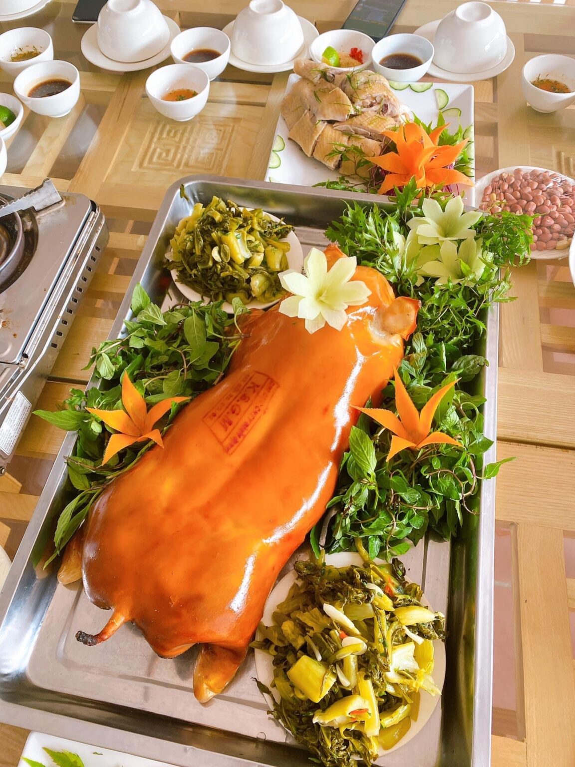 Heo sữa quay là gì? | Bảng giá heo sữa quay